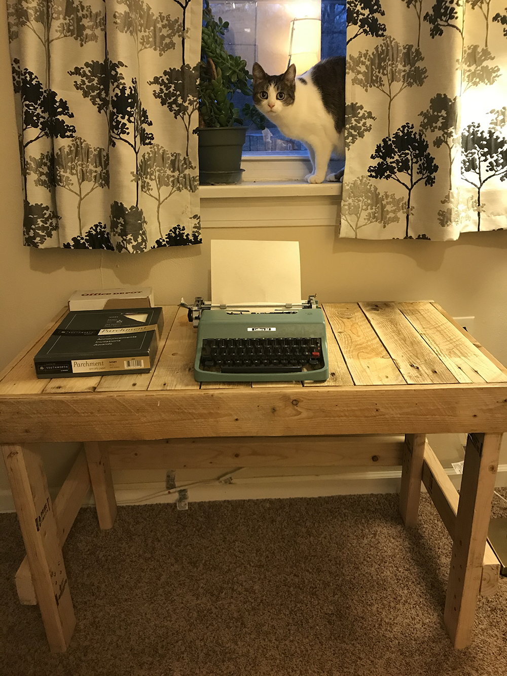 I Made a Throwback Typewriter Table from Recycled Pallets – Mike ...